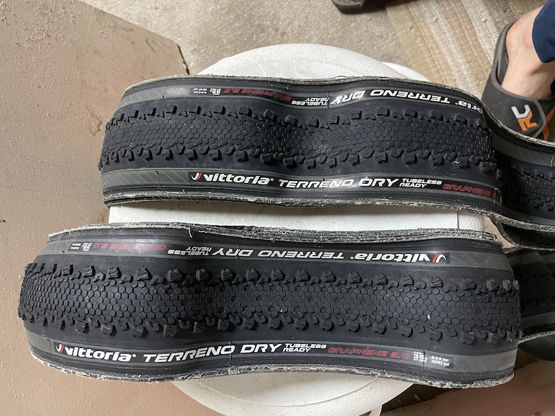 2022 2x Vittoria Terreno Dry 700x35c tires For Sale