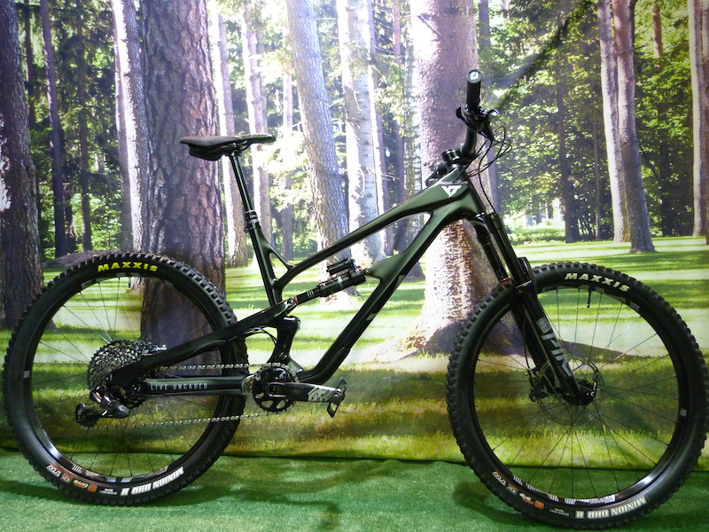 2021 YT Jeffsy Pro CARBON 19″ Large 27.5 Wheel For Sale