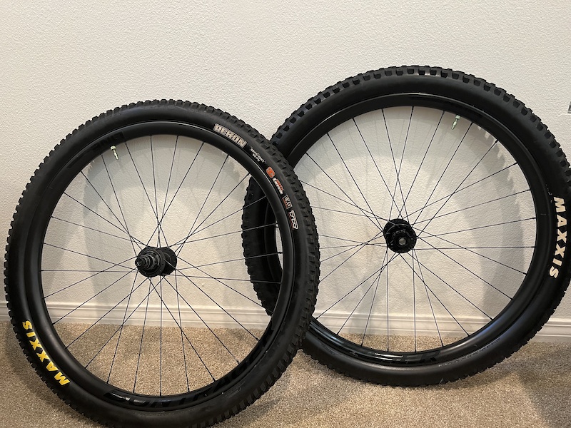2022 Loaded Bontrager Line 30 Elite Carbon 29er wheelset For Sale