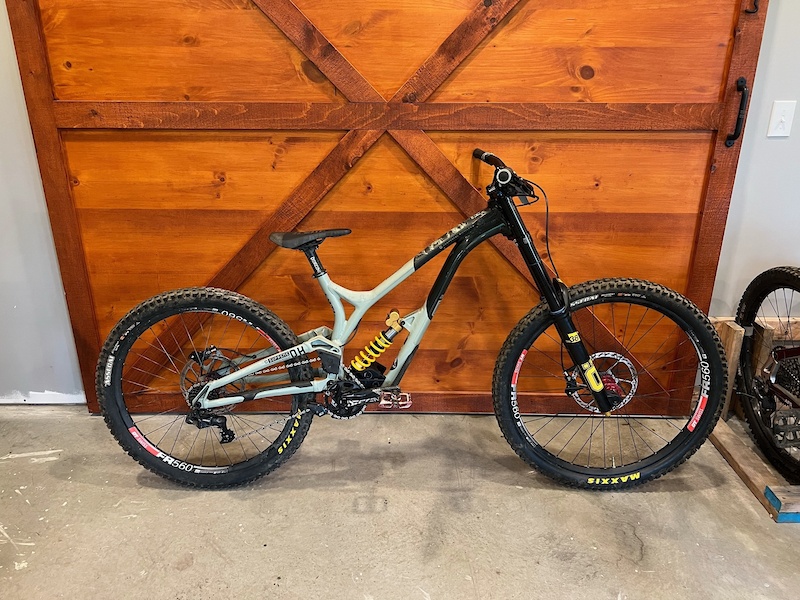 2022 Commencal Supreme V4 MX For Sale
