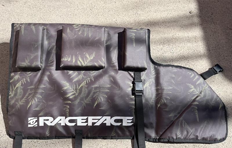 2022 Raceface Half Stack Pick up Pad For Sale