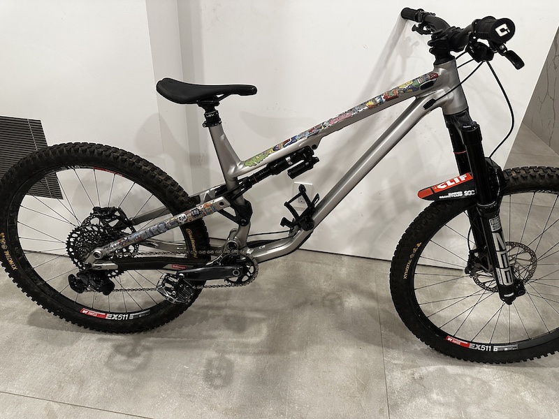 2022 Commencal meta sx team xl with xt brakes For Sale