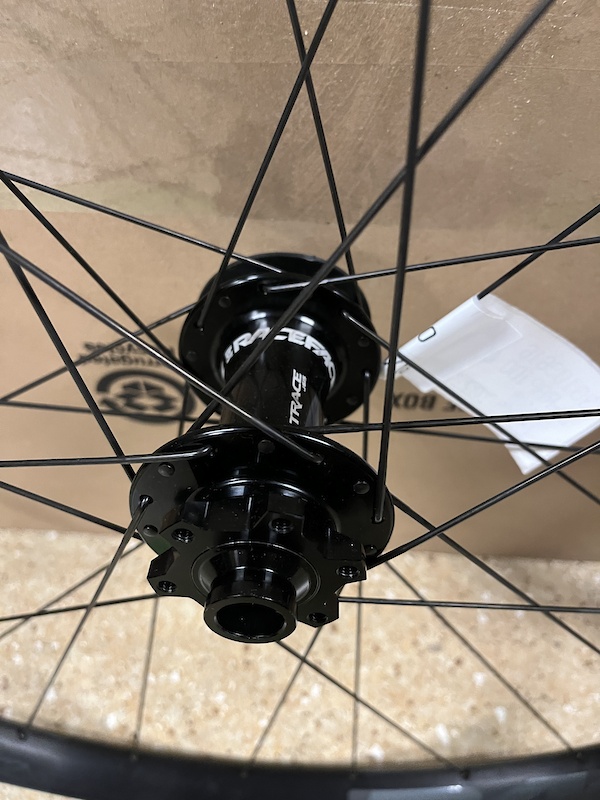 2023 Race Face Aeffect R30 Alloy Mullet with Trace Hubs For Sale