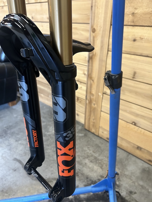 2022 Fox 38 Fatory 160mm Fork Fender & Ridewraped For Sale