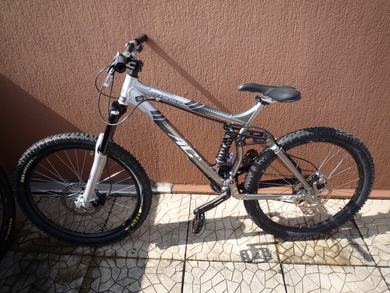 giant ac at lyon in Lyon, France - photo by pinoexes - Pinkbike