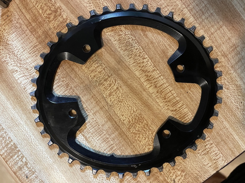2020 Absolute Black Oval Chainring (Shimano 104bcd-42t) For Sale