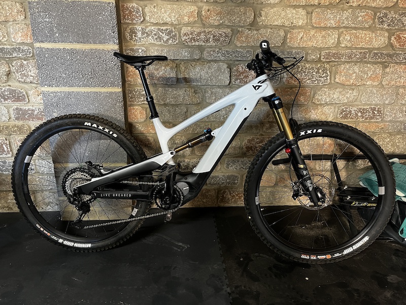 2023 YT Decoy 29 CORE 4 E-MTB - size M For Sale
