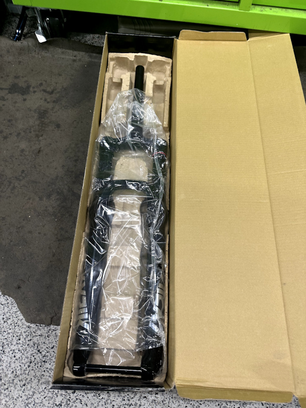 Rockshox Lyric Ultimate RC2 C3 170mm Debonair 29" For Sale