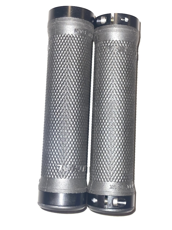 Renthal Ultra Tacky lock-on MTB grips, new For Sale