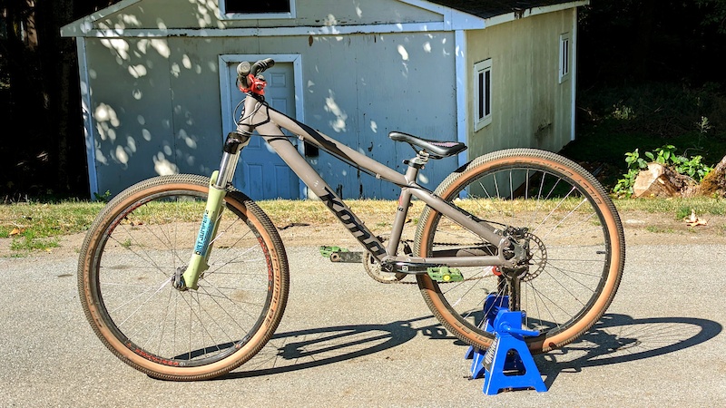 2008 Kona Cowan size small - upgraded For Sale