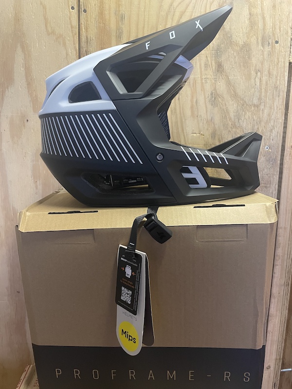 2023 Fox Proframe RS, Large. BRAND NEW w/tags. For Sale