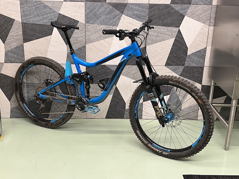 2018 Giant Reign 2 - Fox Elite, i9 Hydra, XT, Cascade Link For Sale