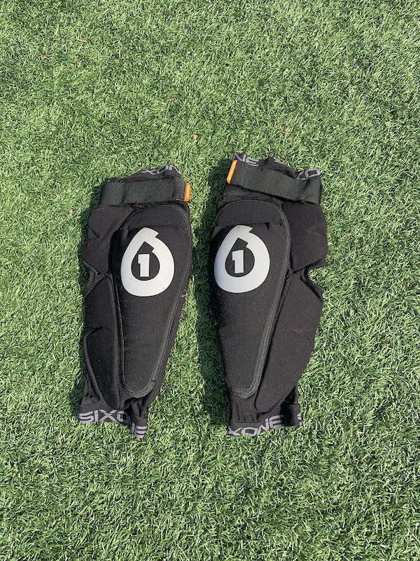 2018 661 Rage Knee Pads - Size Large For Sale