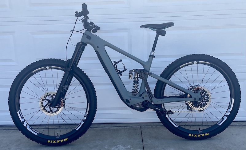 2022 Yeti 160E TURQ Series Custom Build - Medium For Sale