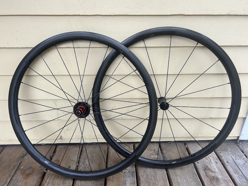 Roval CLX 32 tubeless rim brake For Sale