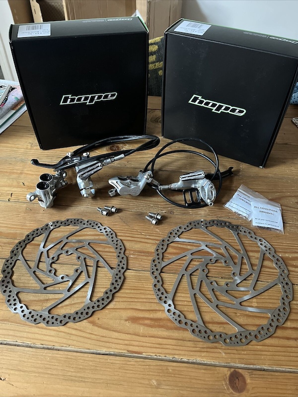 2022 set of Hope Tech 3 E4 brakes and discs For Sale