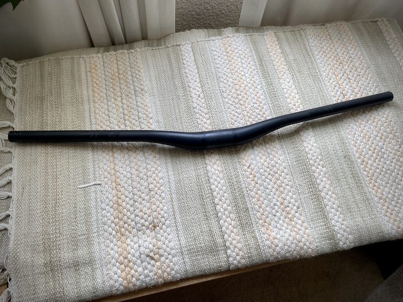 2022 Pivot Team Carbon Riser Bar For Sale