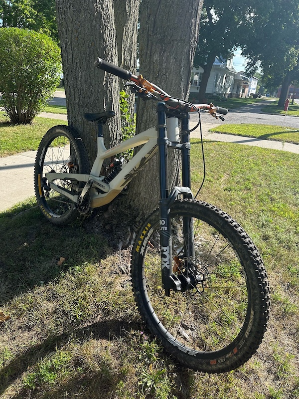 2020 YT TUES COMP 27.5 MED For Sale