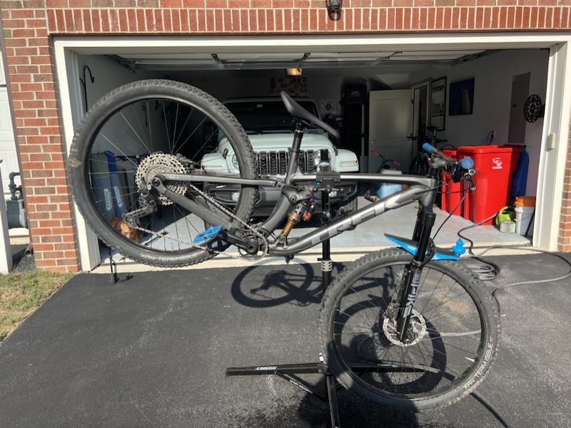 2022 Custom Trek Fuel Ex 5 M For Sale