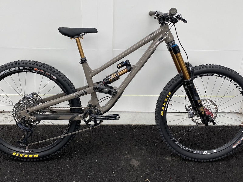 2021 Custom Commencal Clash Small For Sale