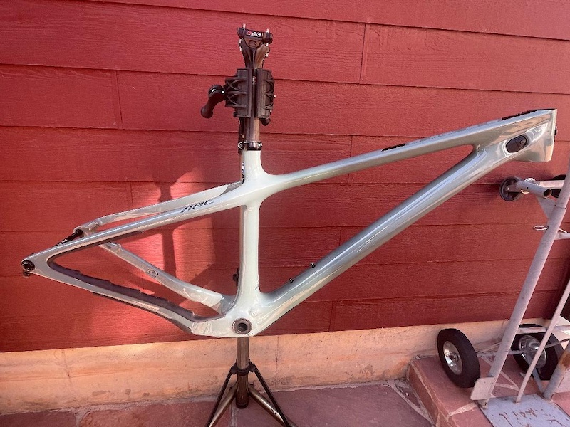 2023 Yeti Arc Turq Medium Rhino Gray, with extras For Sale