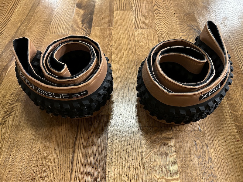 Bontrager XR4 Team Issue 29x2.4 Tan Wall Tires (2) For Sale