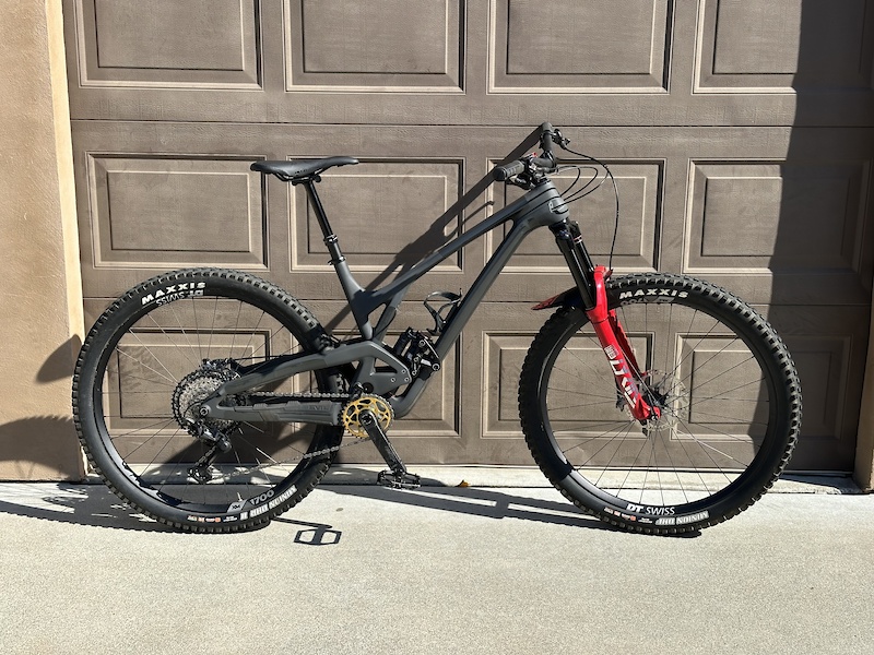 2022 Evil Offering V2 Medium loaded Excellent REDUCED! For Sale