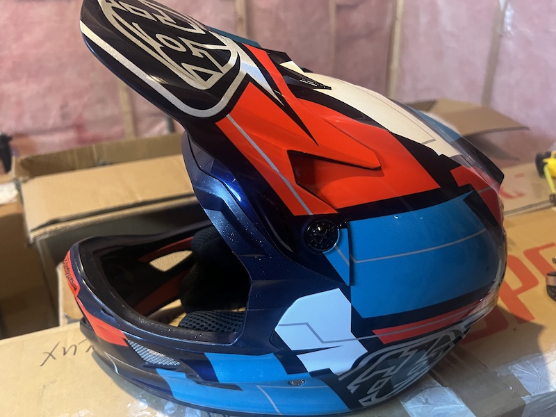 2022 Large TLD Troy lee D3 For Sale