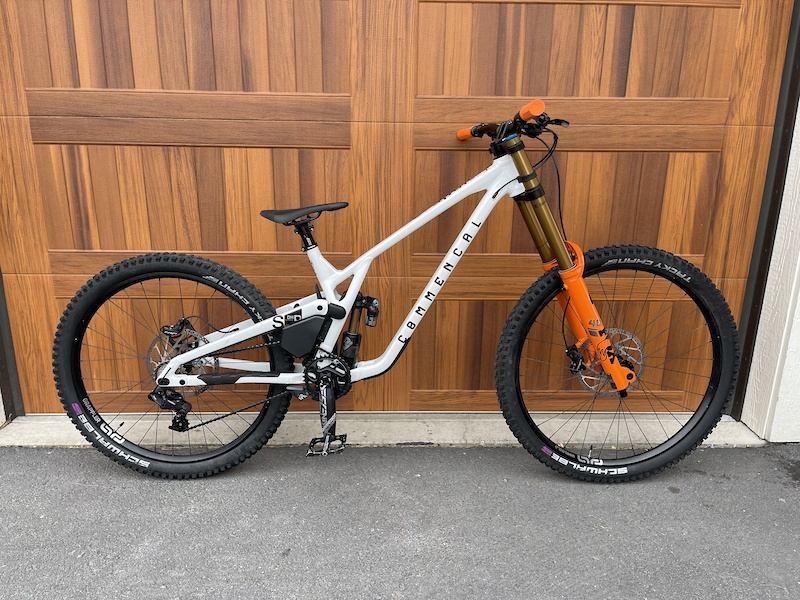 2023 COMMENCAL SUPREME DH V5 SIGNATURE AIR PURE WHITE For Sale