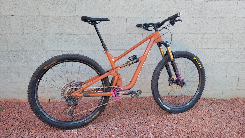 2022 Revel Rascal w/ upgrades–size L, Sedona Red For Sale