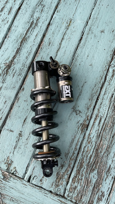 2022 EXT Racing Shox Storia LOK V3 Trunnion 450lb For Sale