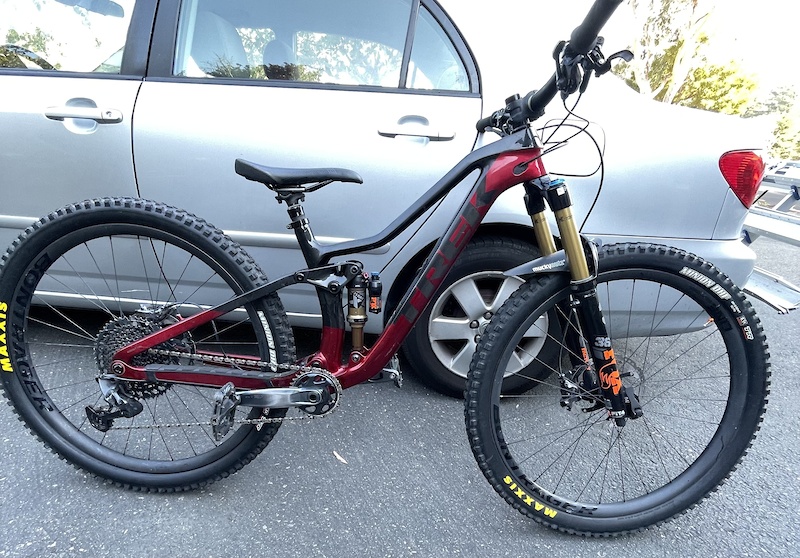 2021 Custom full carbon trek fuel ex 9.8 OBO NEED GONE For Sale