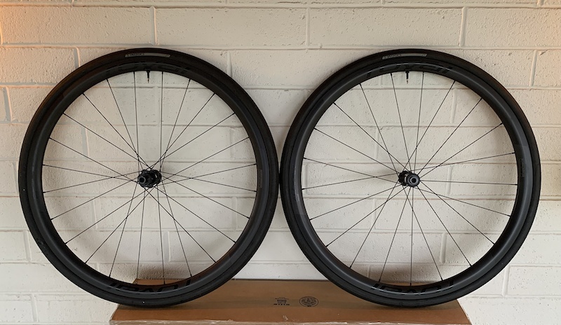Roval Alpinist CL Carbon Tubeless Disc Brake Wheelset For Sale