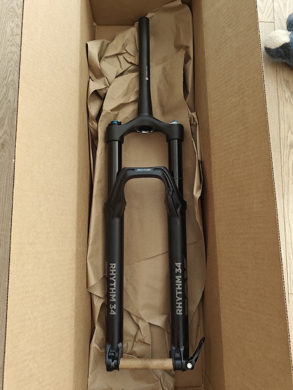 2017 Rhythm Series 34 FLOAT 29 130 GRIP 15x110mm Fork For Sale