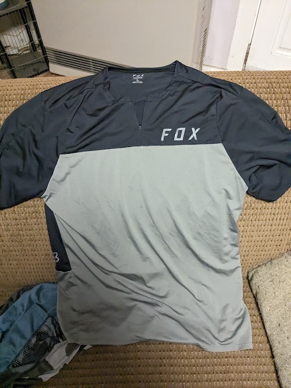 2019 Medium FOX Quarter Zip Jersey For Sale