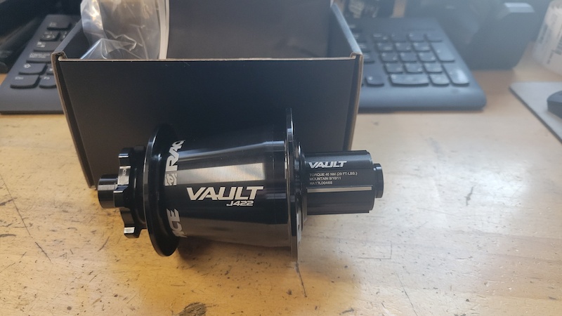 Raceface Vault hub set 15x110 12x150/157 32H For Sale