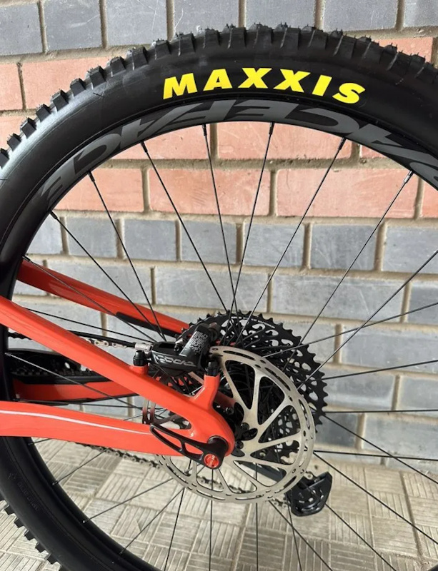 2022 Santa Cruz Hightower C S Mountain Bike Melon For Sale