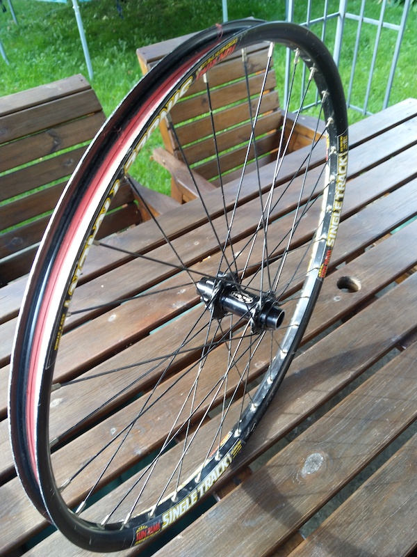 Hope hub/Singletrack rim 26" front wheel For Sale