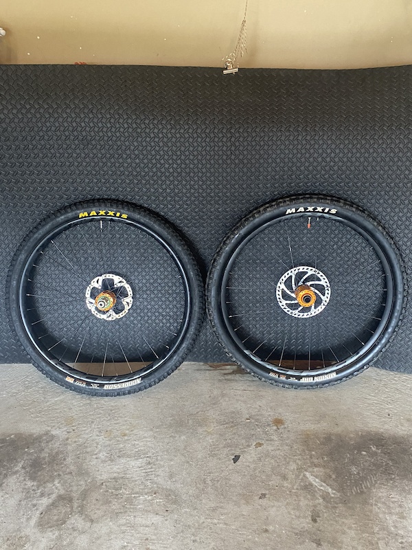 Hope pro 4 race face arc 30 with tires and rotors For Sale