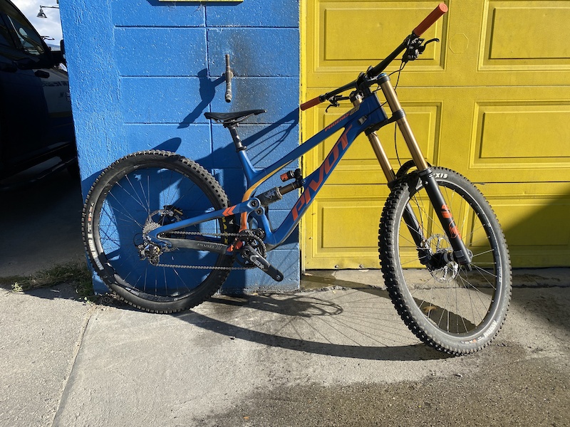 2022 Pivot Phoenix DH Pro Saint For Sale