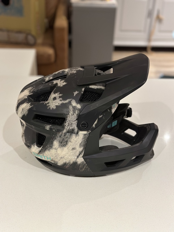 2022 Smith Mainline Full Face Helmet Limited Edition For Sale