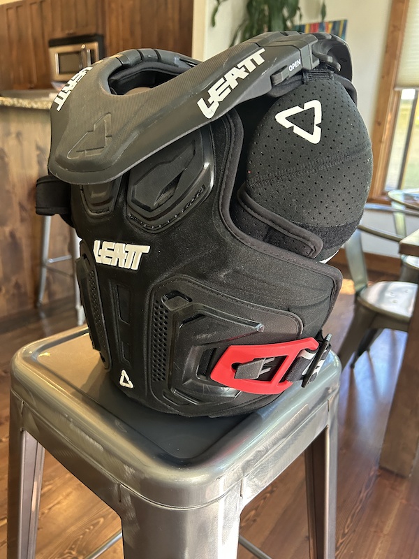 2020 Leatt Fusion 2.0 Junior Vest size L/XL For Sale