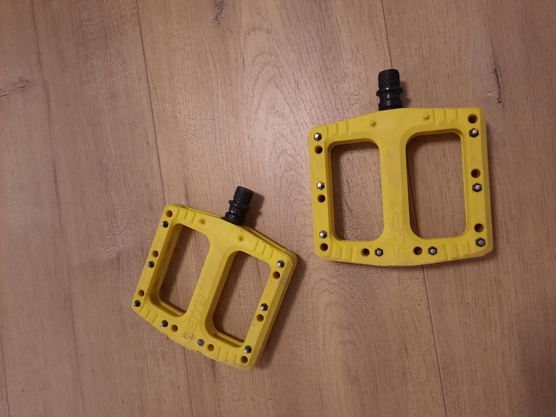 2022 DEITY DEFTRAP YELLOW FLAT PEDALS For Sale