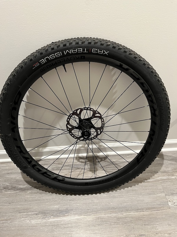 2022 Bontrager Kovee Pro 30 TLR 29” front wheel For Sale