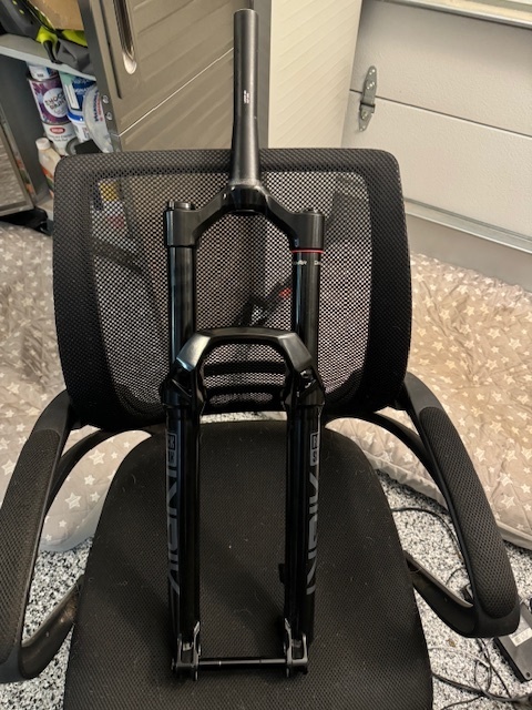 2023 New Take Off Lyrik Base 29er 160mm travel For Sale