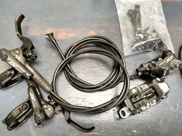 2022 Shimano XT M8100. 4 piston. RT86, 203mm 6bolt rotors. For Sale