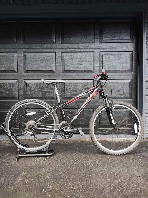 2013 Giant Revel 4 Size XS 26" Kids Mountain Bike For Sale