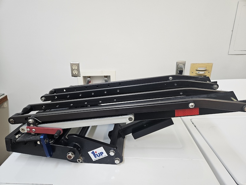 2022 1up quik rak 1.25"-2" hitch bike rack black For Sale