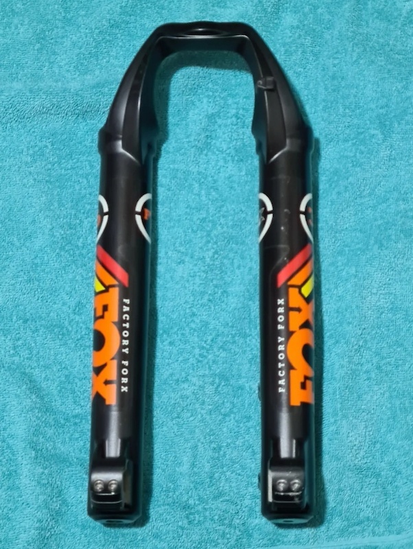 2015 fox 36 lowers for 26 Inch, used But Good.NONE BOOST For Sale