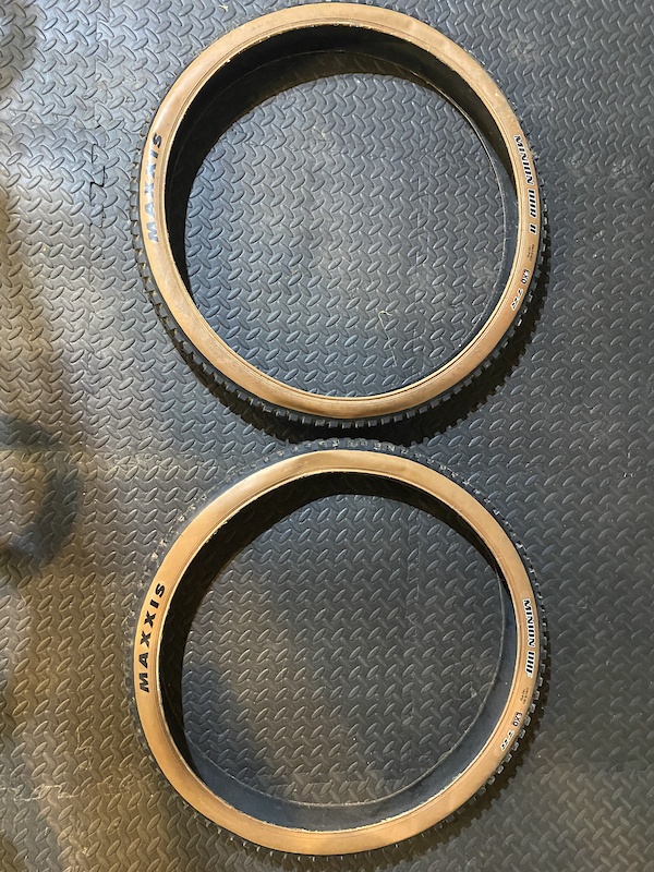 2022 Pair of Maxxis minions tan wall For Sale